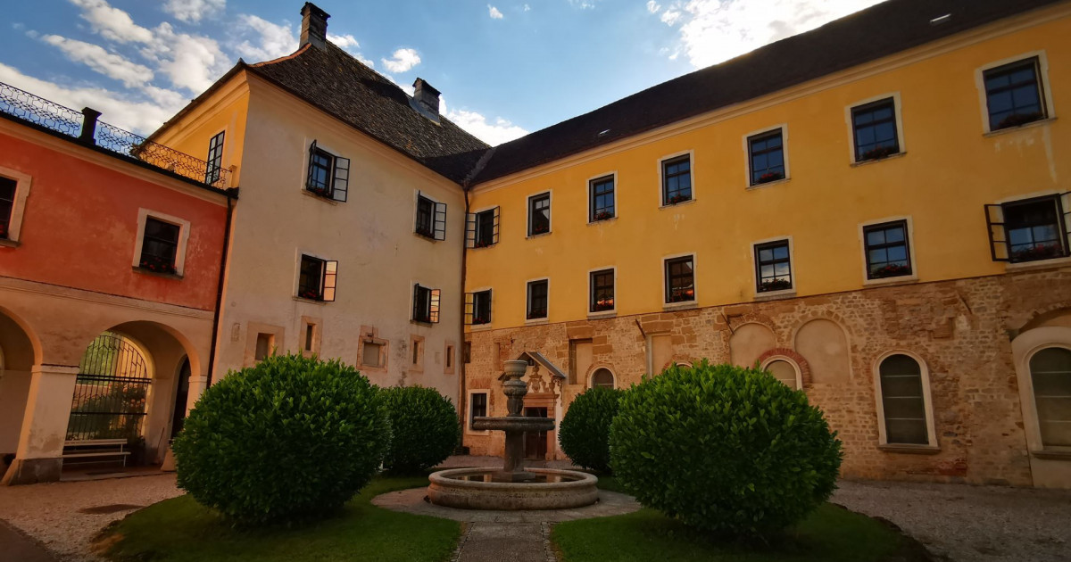 Slovenski samostani & Slovenia.si