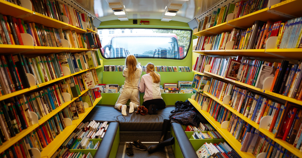 Travelling Library - 50 years of operation & Slovenia.si
