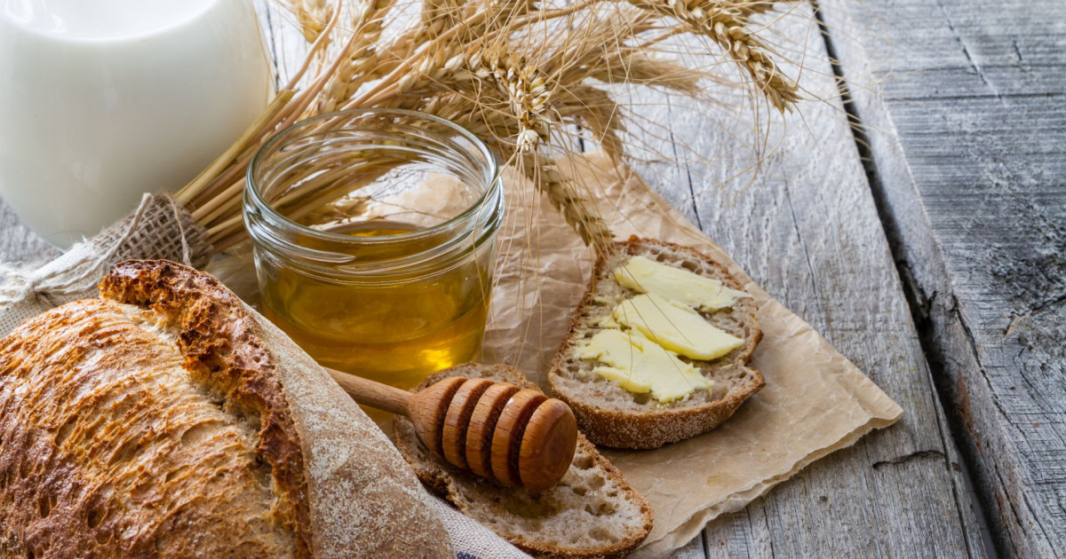 Dan slovenske hrane s tradicionalnim slovenskim zajtrkom: Kruh za ...